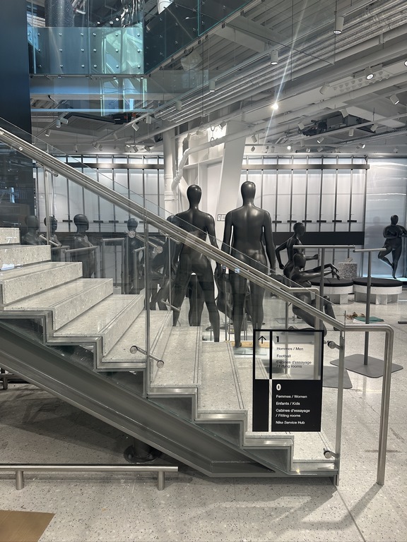 Escalier NIKE STORE Chatelet - Buffl